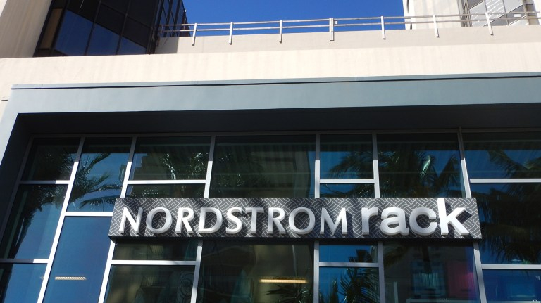 ハワイ観光ブログ-Nordstrom Rack／ノードストロームラック、ワイキキにオープン！