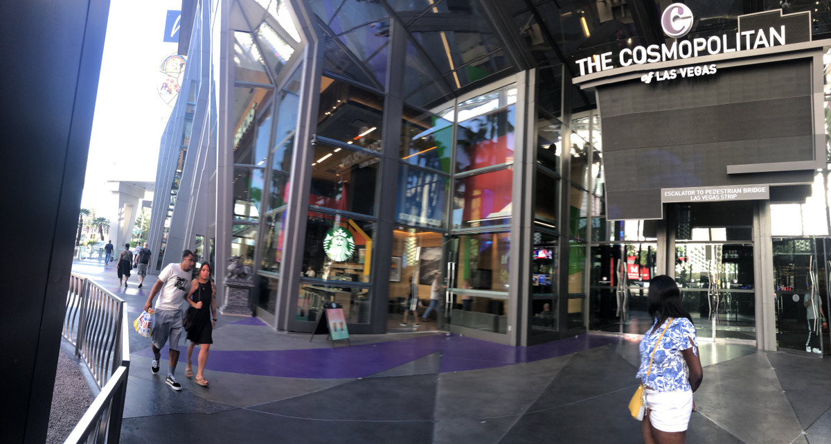 ラスベガス観光ブログ-空間に浮かぶアートを鑑賞しながらのコーヒータイム スターバックス＠コスモポリタンラスベガス